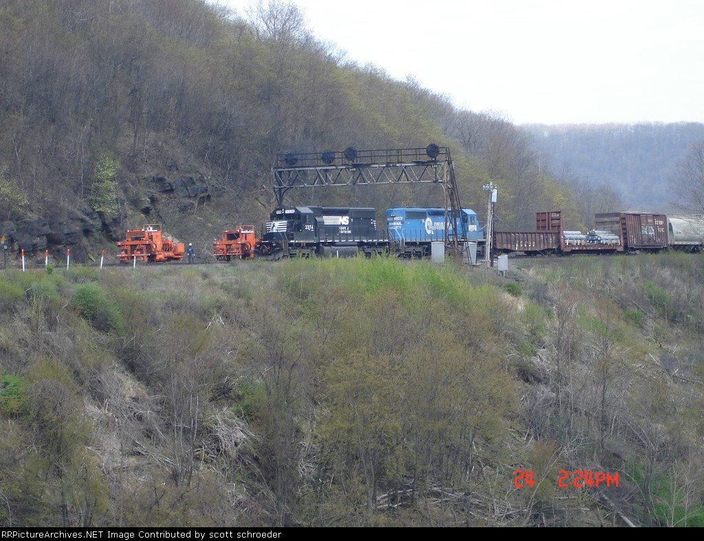 A pair of SD40-2's in helper service push an EB Manifest towards Altoona (CP ALTO)